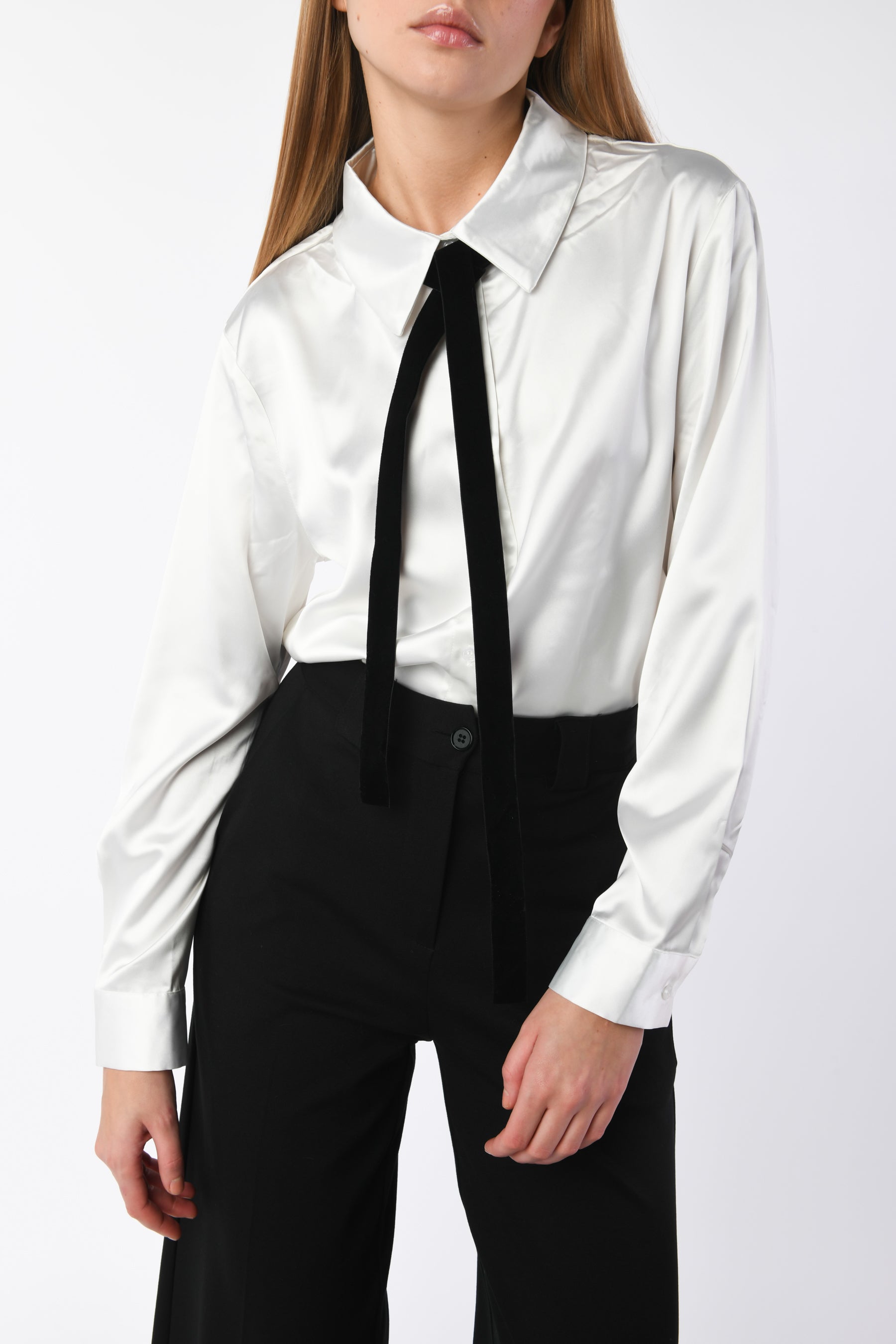 Camicia in raso con cravattino – Nunalie